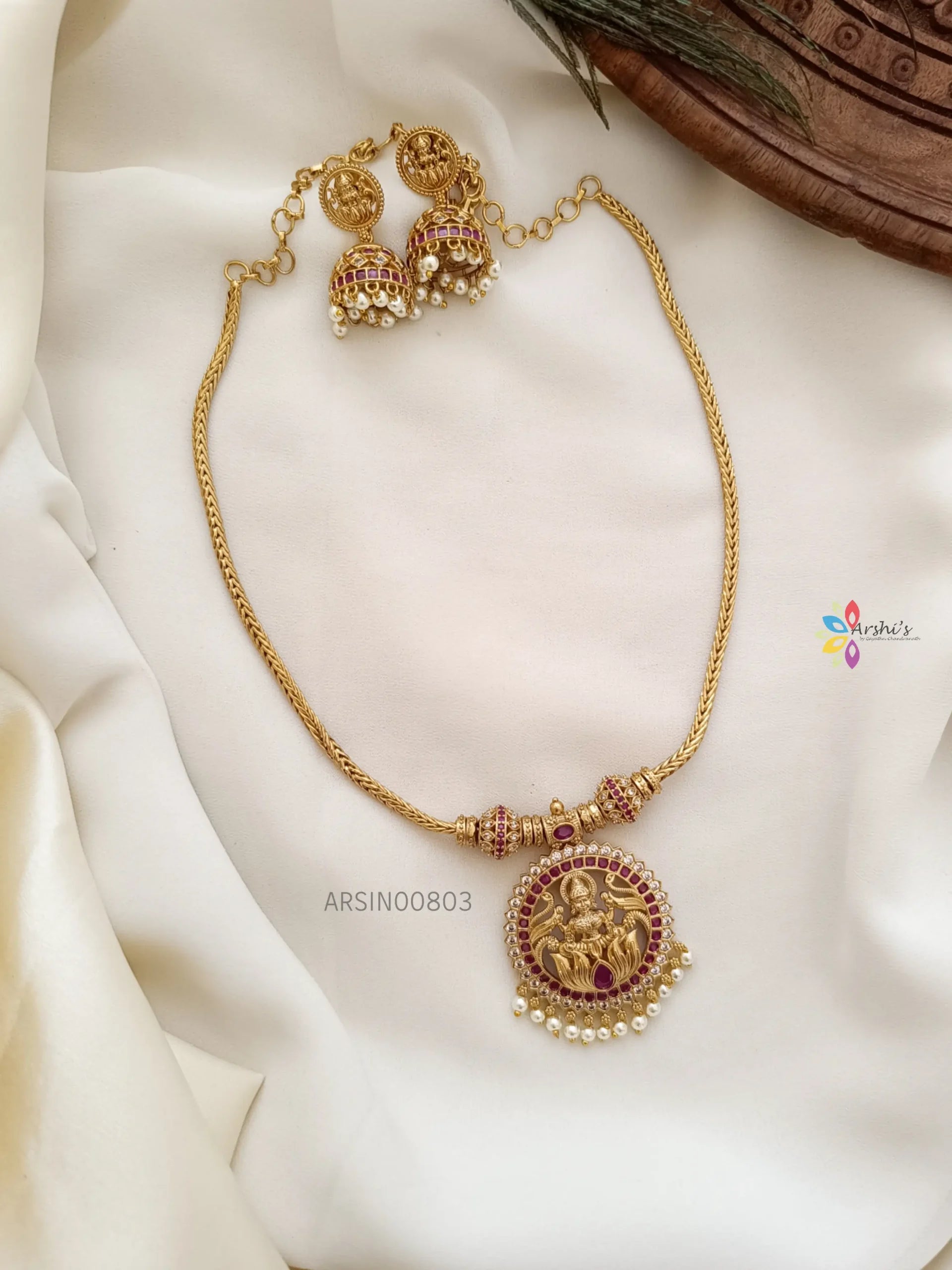 Simple Chain Lakshmi Pendant Necklace – Arshis
